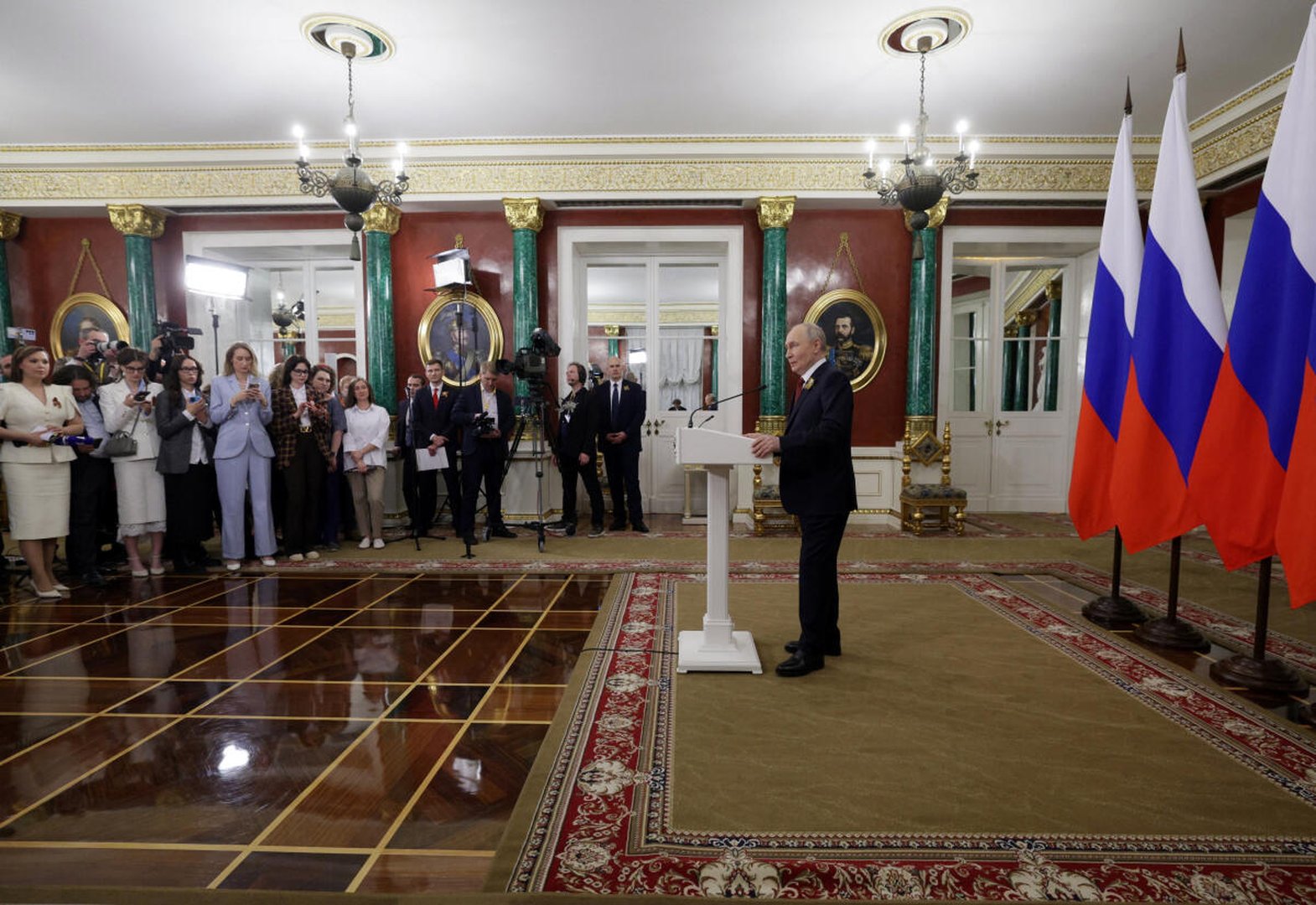 Medienbericht über CIA-Briefing: Iran kann Seeblockade wohl noch Monate ...
