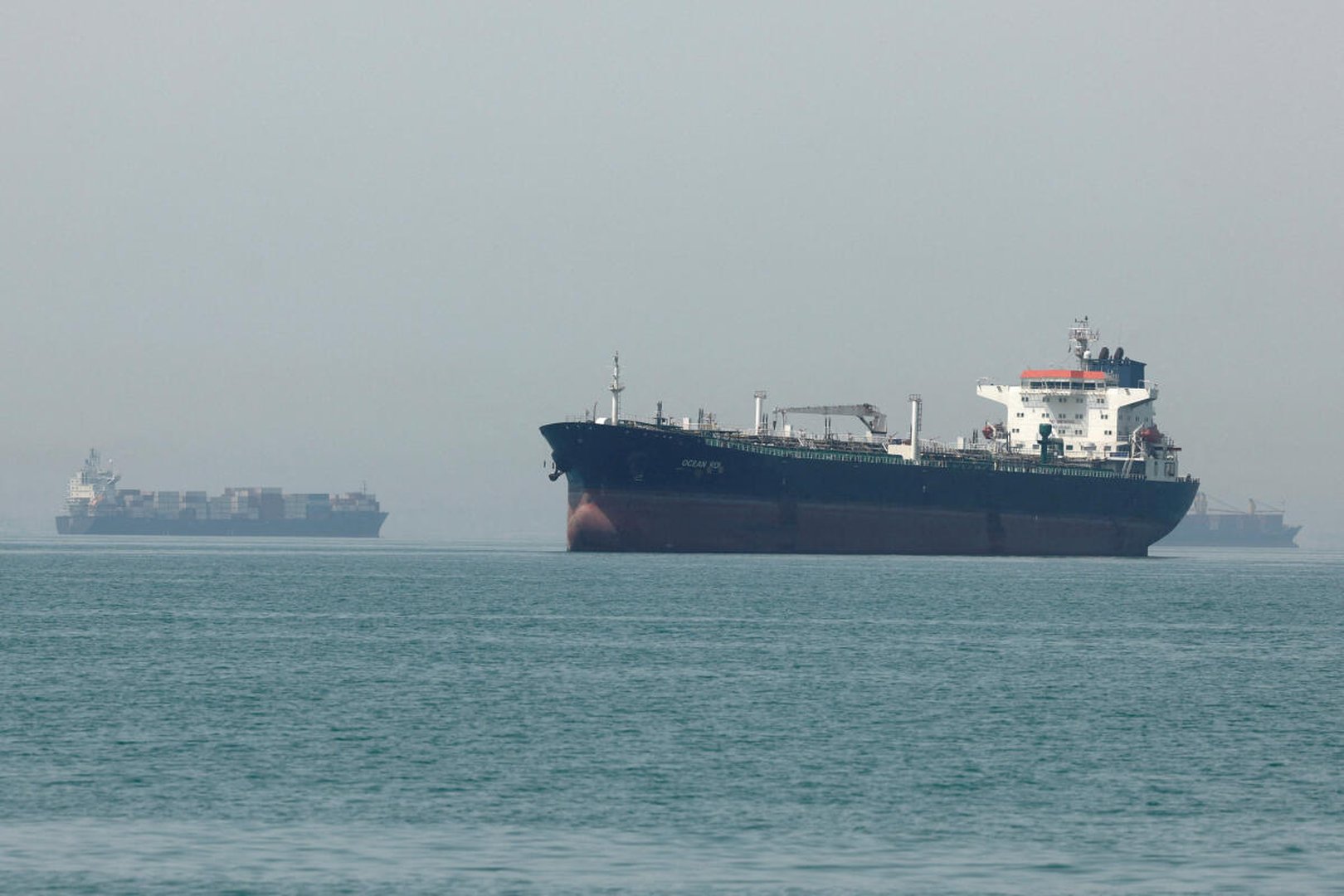 Nach monatelanger Blockade: Zwei weitere Tanker verlassen die Straße ...